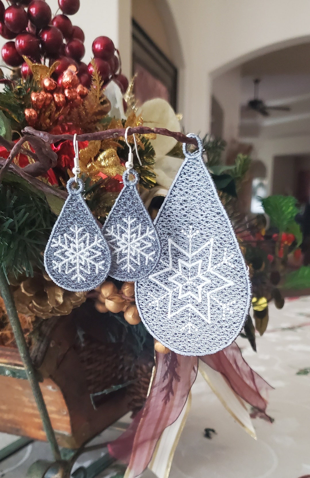 FSL Christmas Tear Drop Snowflake Earrings and Gift Tag/pendant ...