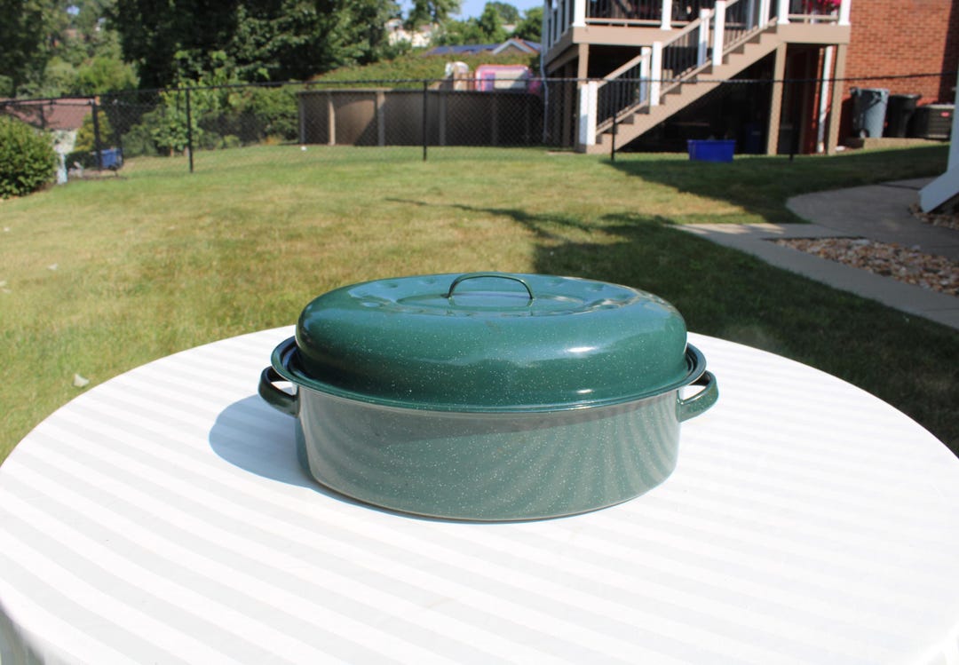 Enamel Roasting Pan and Lid in Speckled Green Graniteware / Enamelware ...