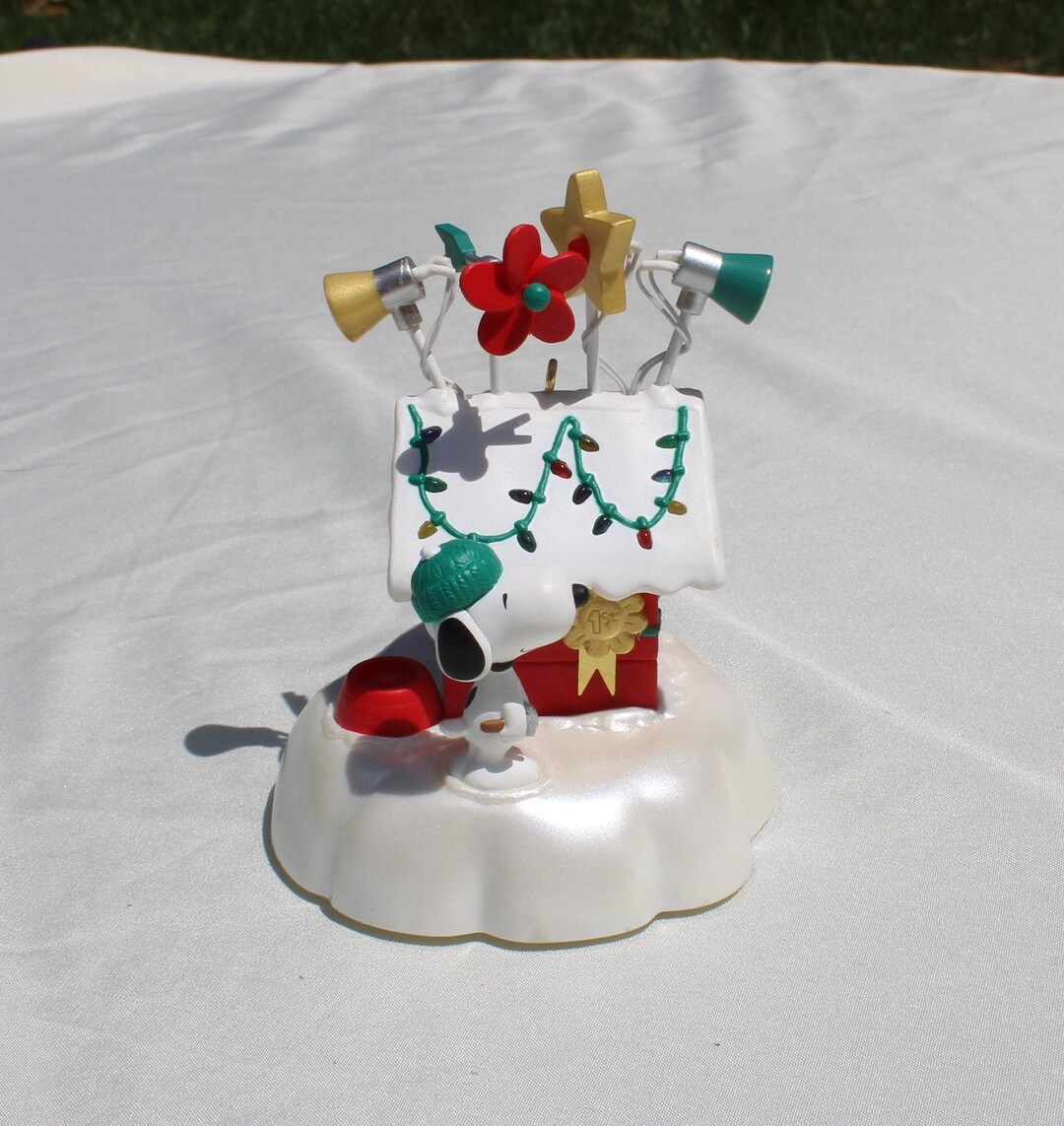 2003 Hallmark Keepsake Ornament Peanuts World Famous Christmas ...