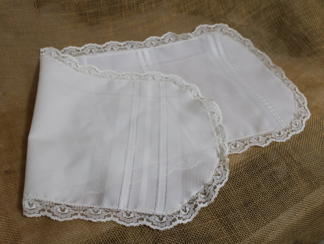 Oval Light Ivory Table Runner / Table Scarf With Lace Trim - Permanet ...