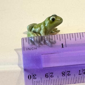 Vintage Miniature Green Ceramic Frog - Etsy