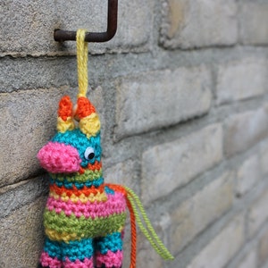 Crochet Piñata Keychain Pattern - Gehaakte Piñata Sleutelhanger Patroon ...
