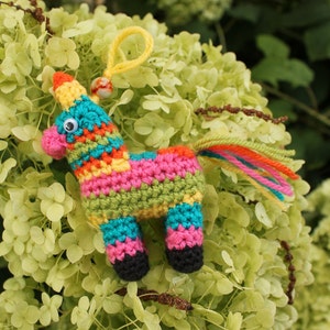 Crochet Piñata Keychain Pattern - Gehaakte Piñata Sleutelhanger Patroon ...