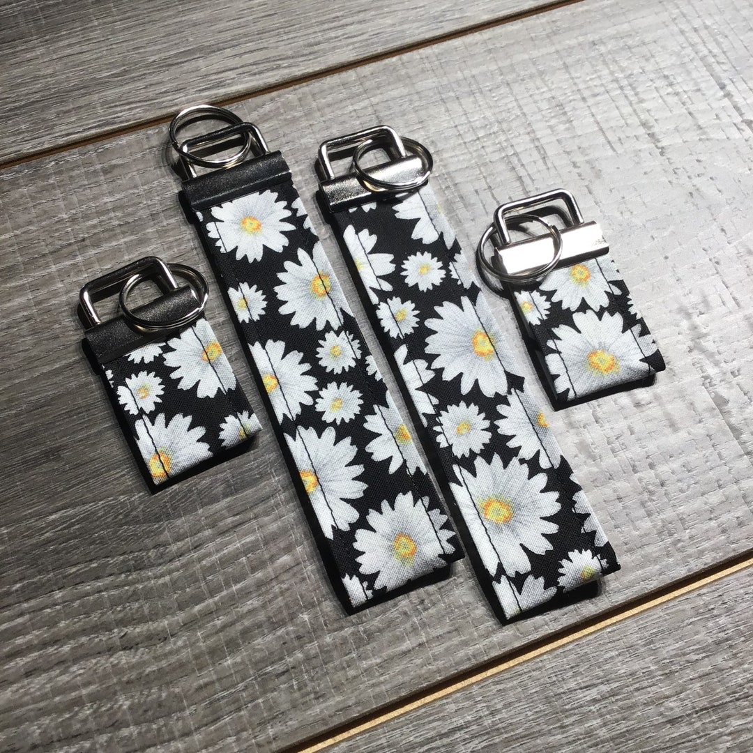 Daisy Key Fobs - Floral Keychain - Fabric Wristlet - Etsy