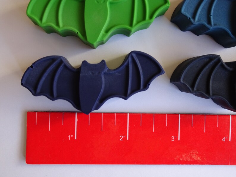 12 Bat Crayons - Novelty Bat Crayons - Halloween Crayons - Party Favor ...