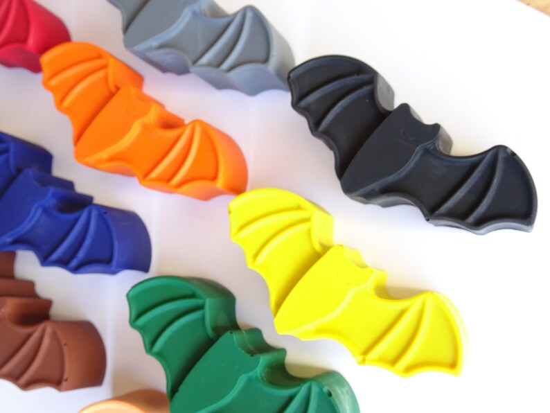 12 Bat Crayons - Novelty Bat Crayons - Halloween Crayons - Party Favor ...