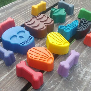 Skeleton Halloween Crayons Set of 15 Skull Crayons Skeleton Crayons ...
