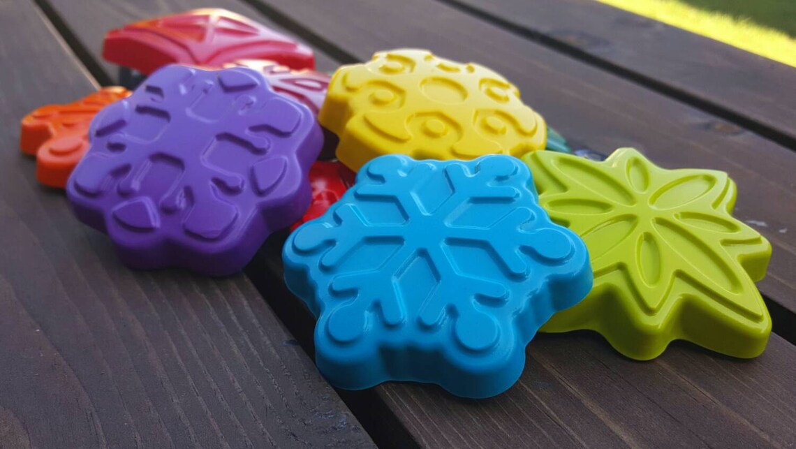 Snowflake Crayons Set of 12 Christmas Crayons Classroom - Etsy