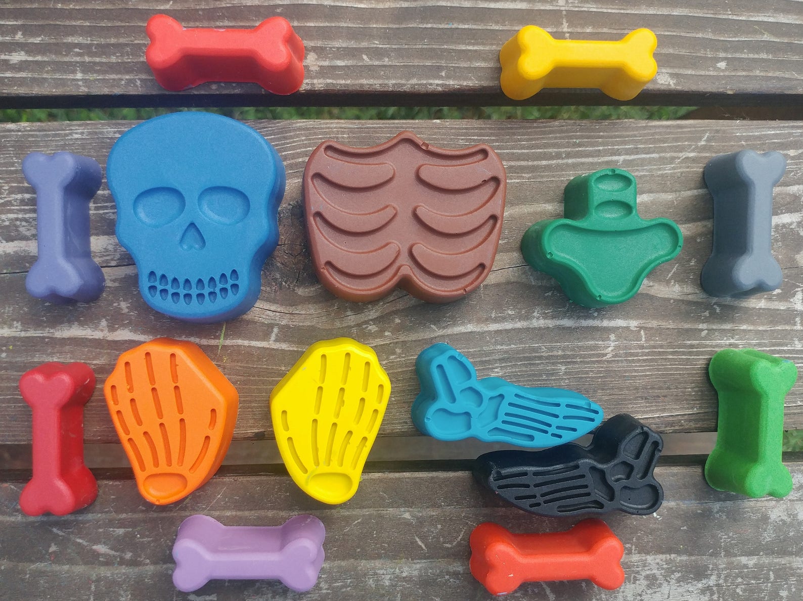 Skeleton Halloween Crayons Set of 15 Skull Crayons | Etsy