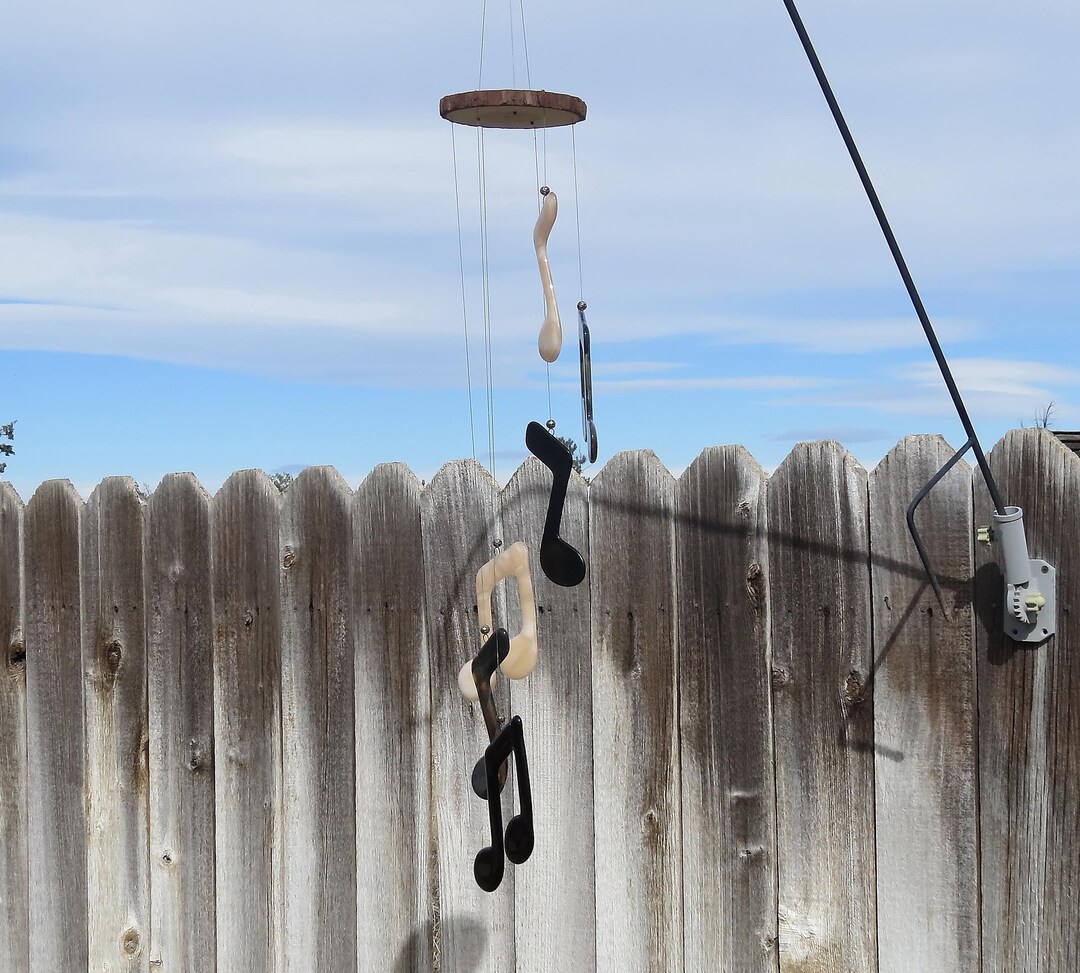 This Beautiful Glass Music Note Wind Chime Will Look Wonderful in Your ...