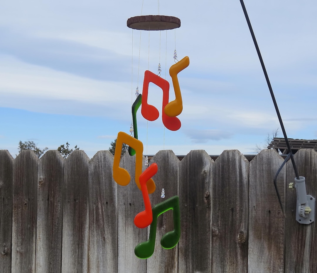 This Beautiful Glass Music Note Wind Chime Will Look Wonderful in Your ...