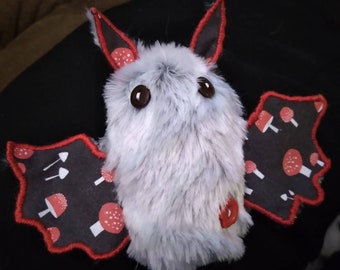 Kiwi Bat - Etsy