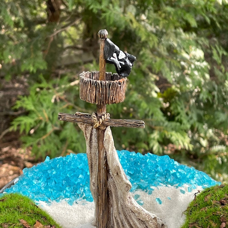 Crow Planter - Etsy