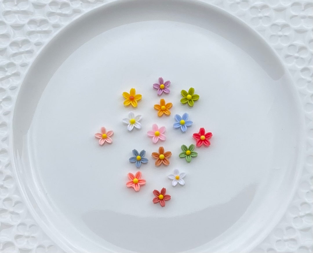 Micro Mini Flowers Flat Back Cabochon, 8mm Tiny Daisy Blooms Flower ...