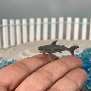 Miniature Great White Shark, Tiny Animals, Beach Garden Supplies ...