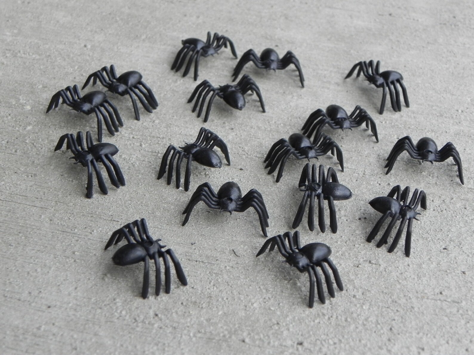 Miniature Spiders Plastic Fairy Garden Accessories Terrarium Halloween ...