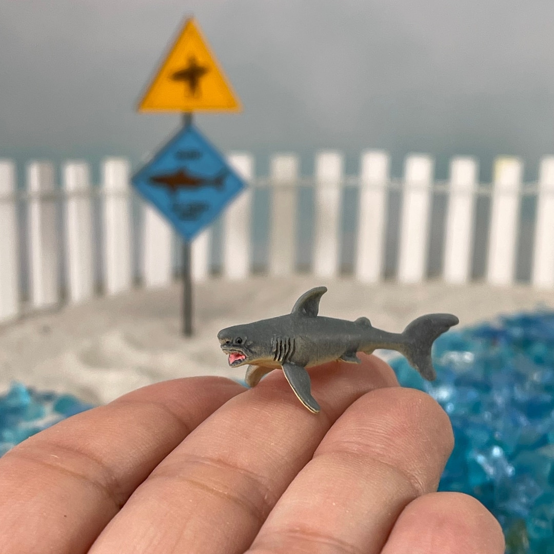 Miniature Great White Shark, Tiny Animals, Beach Garden Supplies ...