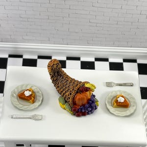 Miniature Cornucopia Thanksgiving Dollhouse Supply, Mini Pumpkin Pie ...