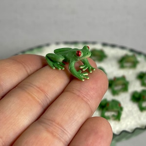 Tiny Green Tree Frog, Miniature Figurine, Terrarium Supply, Craft ...