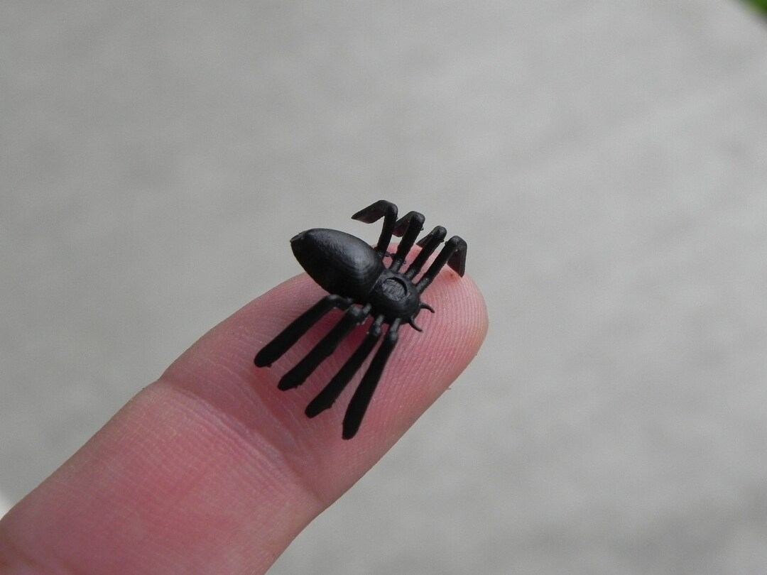 Miniature Spiders Plastic Fairy Garden Accessories Terrarium Halloween ...