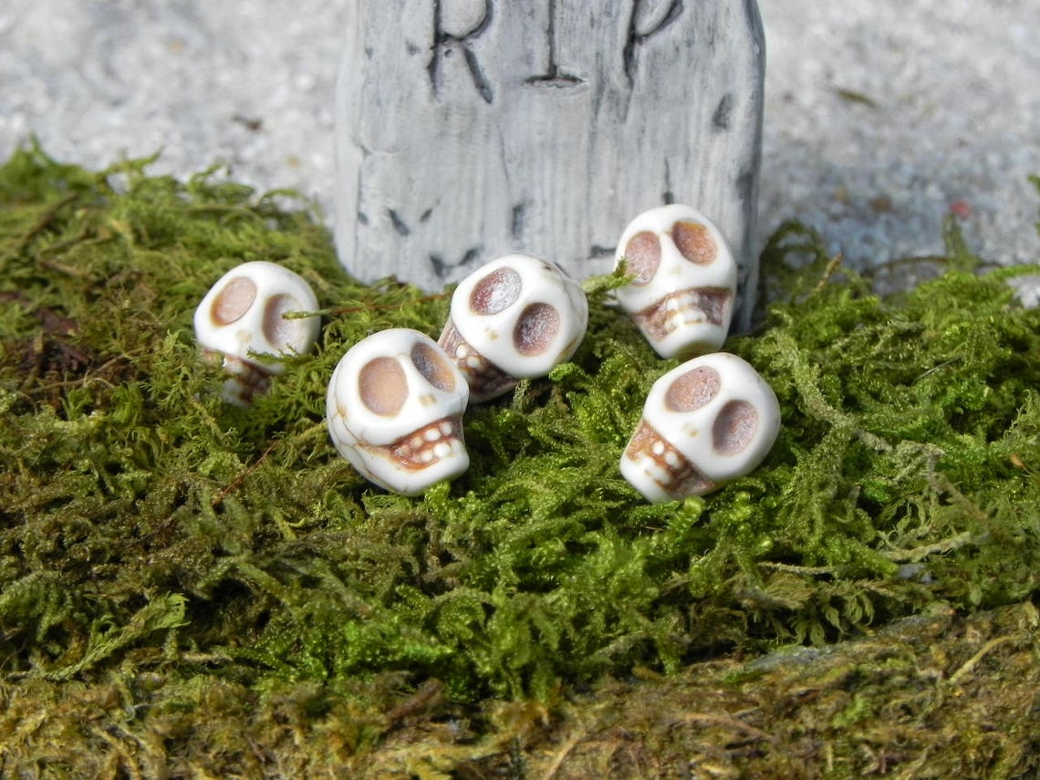 Miniature Skulls SET of 5 Halloween Miniatures TOMBSTONE NOT - Etsy
