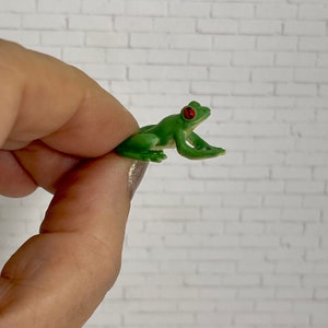 Tiny Green Tree Frog, Miniature Figurine, Terrarium Supply, Craft ...