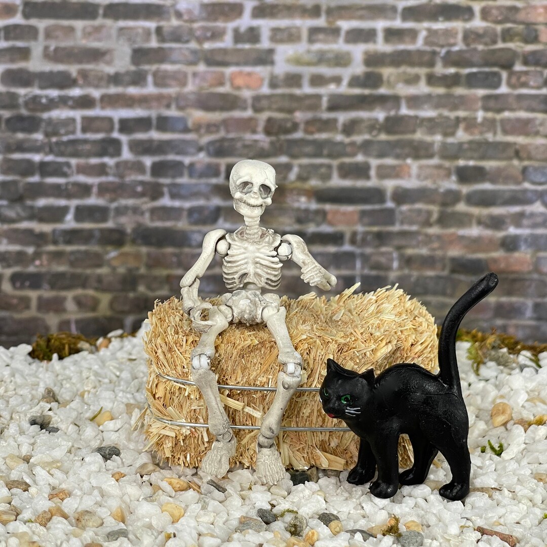 Halloween Miniatures, Miniature Posable Skeleton, Miniature Hay Bale ...