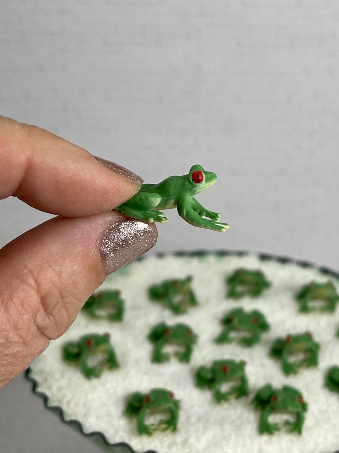 Tiny Green Tree Frog, Miniature Figurine, Terrarium Supply, Craft ...