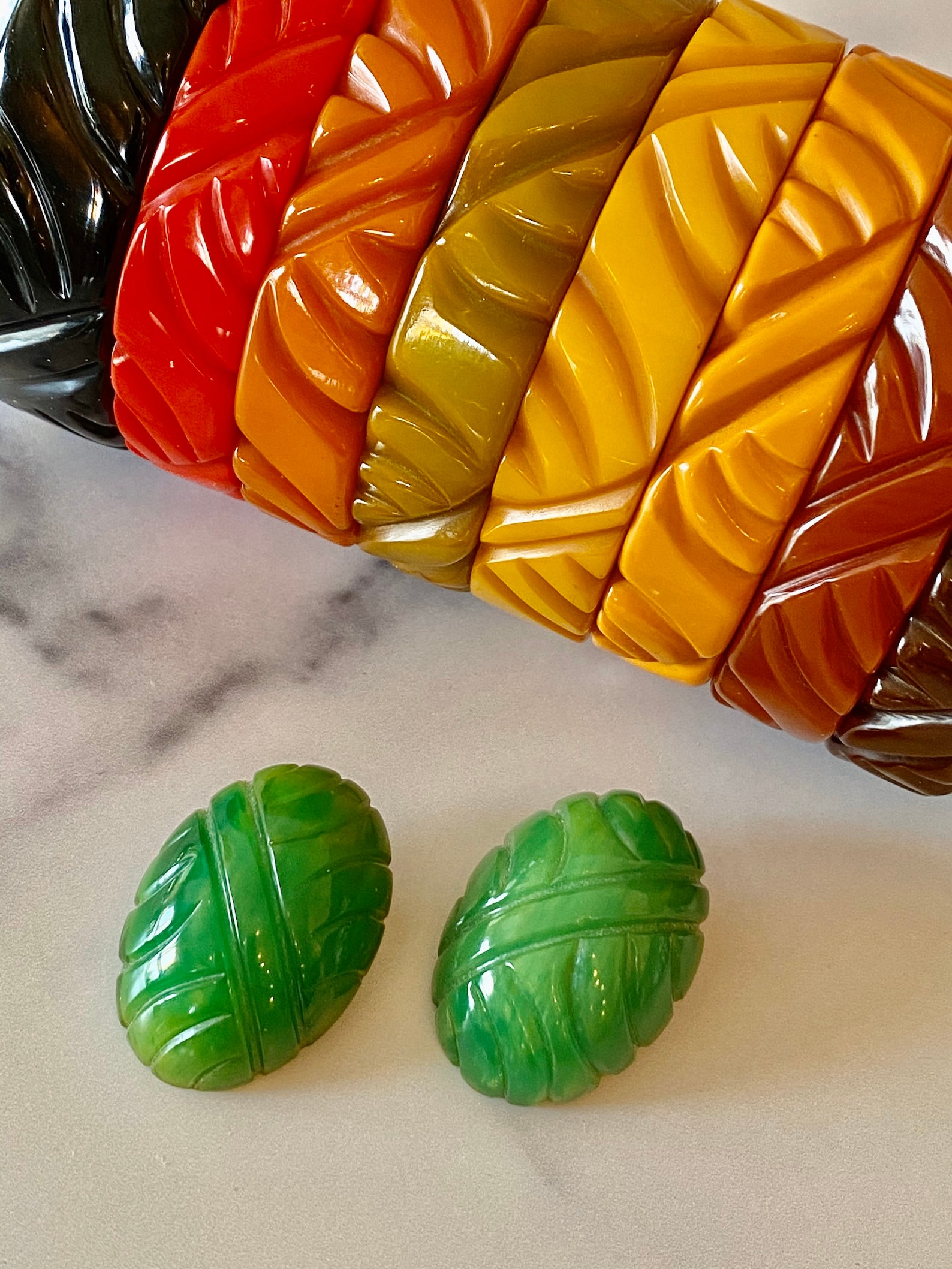 Vintage Bakelite VERY Rare Matched Set of 10 Hand Carved Bangle ...