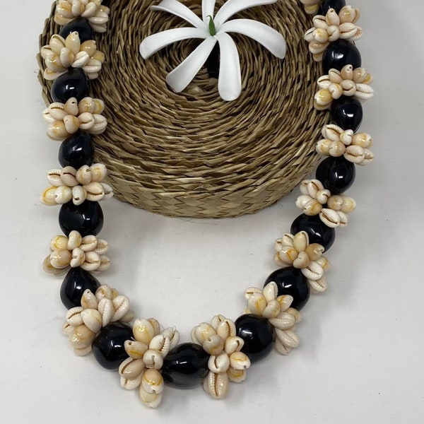 Black Shell Necklace - Etsy