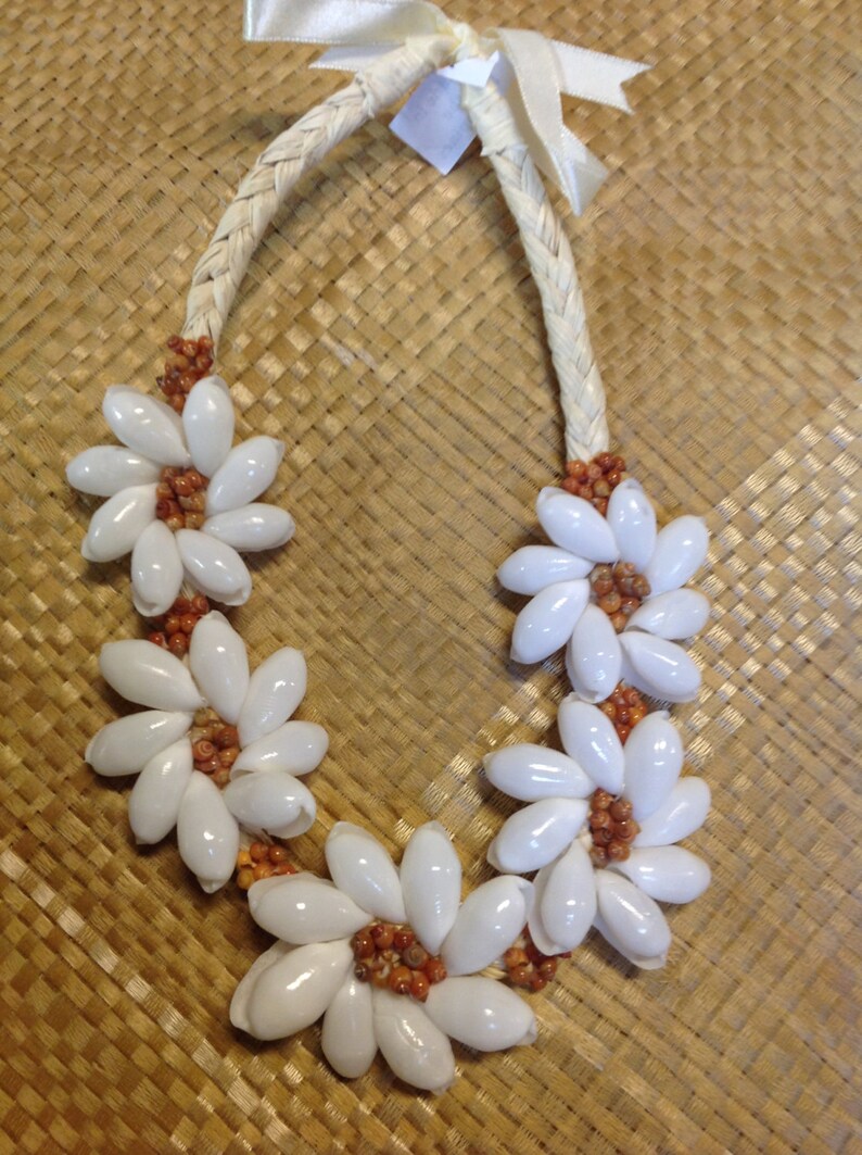 White Bubble Shells and Mongo Shells on Raffia - Etsy