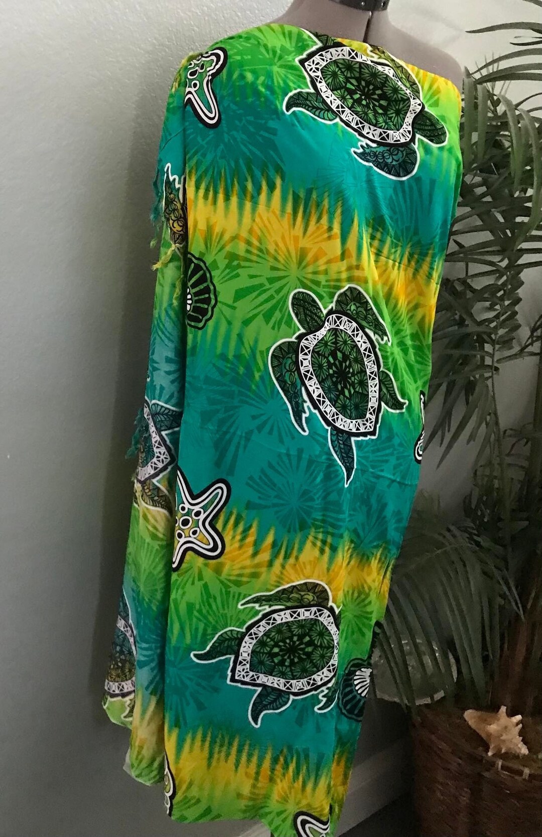 Hawaiian Floral & Tribal Sarong/pareu, Pareo or Tupenu. Beach Wear ...