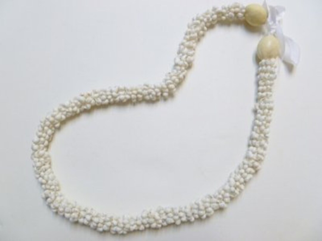 White Mango Shell Necklace/lei. - Etsy