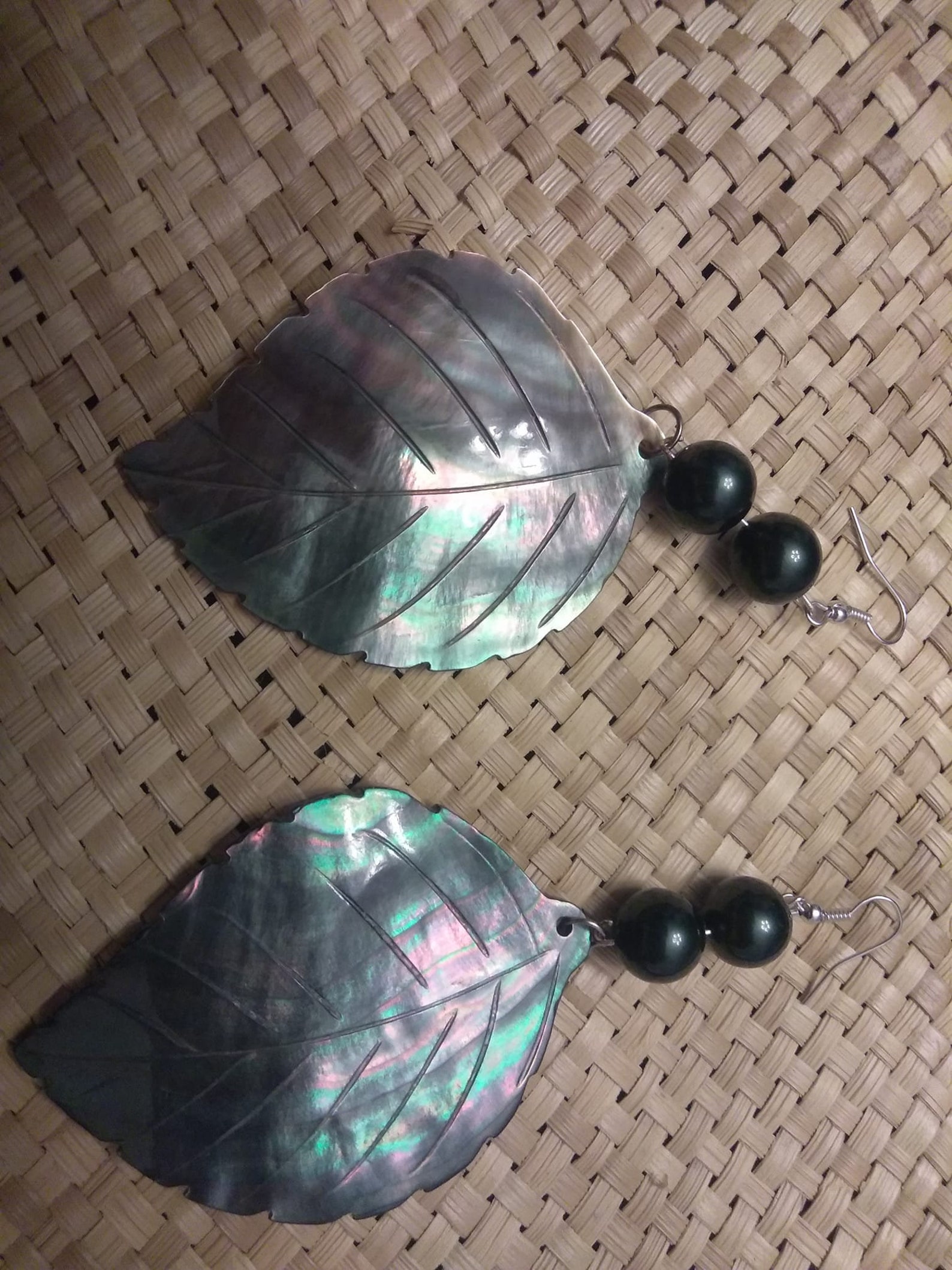 Black Lip Mother of Pearl Shell With Black Shell Pearls Earrings. - Etsy