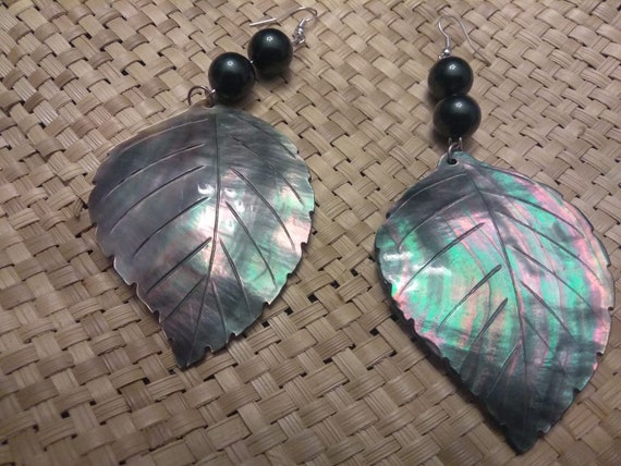 Black Lip Mother of Pearl Shell With Black Shell Pearls | Etsy