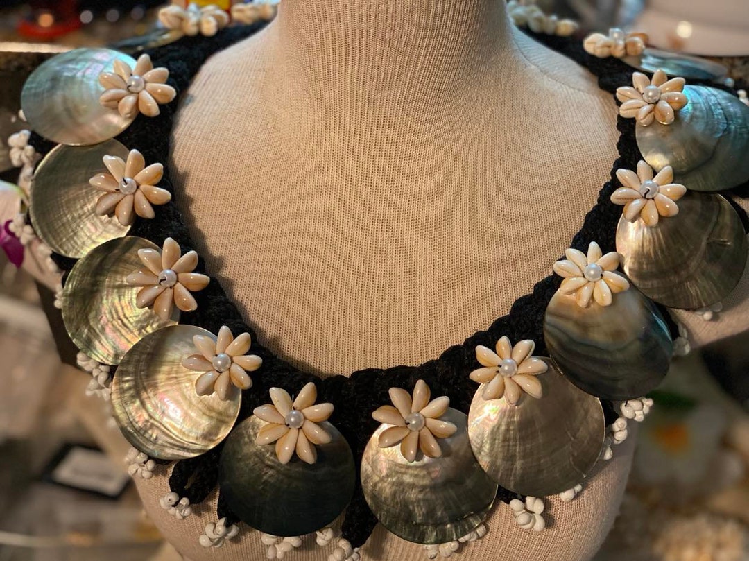 Polynesian Style Sea Shells Neckpiece. Mother of Pearl Shells Neck ...