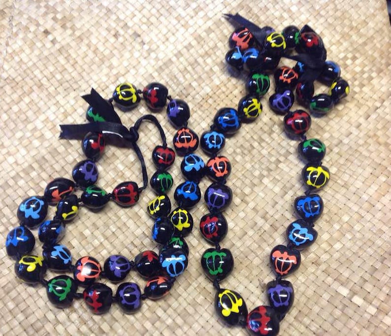 Hawaiian Multi-turtle Painted Kukui Nut Lei. Perfect for Luau - Etsy