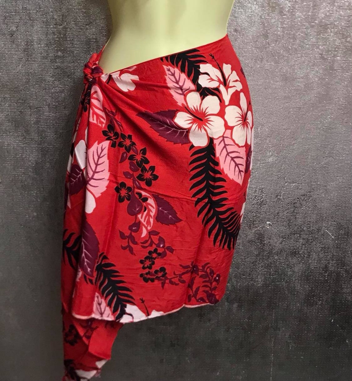 Hawaiian Fringeless Hibiscus Half Length Sarong. Rayon Sarong Measures ...