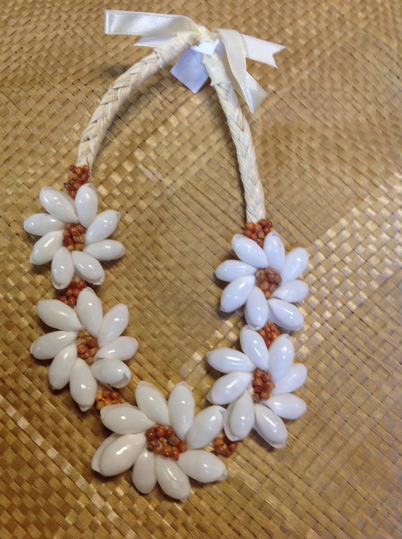 White Bubble Shells and Mongo Shells on Raffia - Etsy