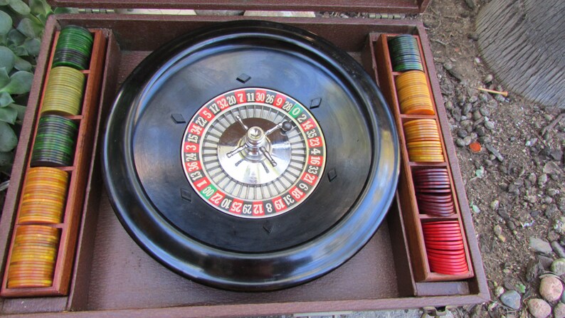 Metro Games of New York Portable Roulette Set With Bakelite Handle and ...