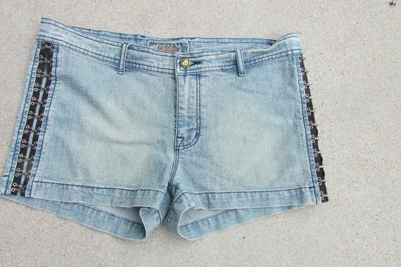 Vintage Damani Dada Jean shorts with open metal hook … - Gem