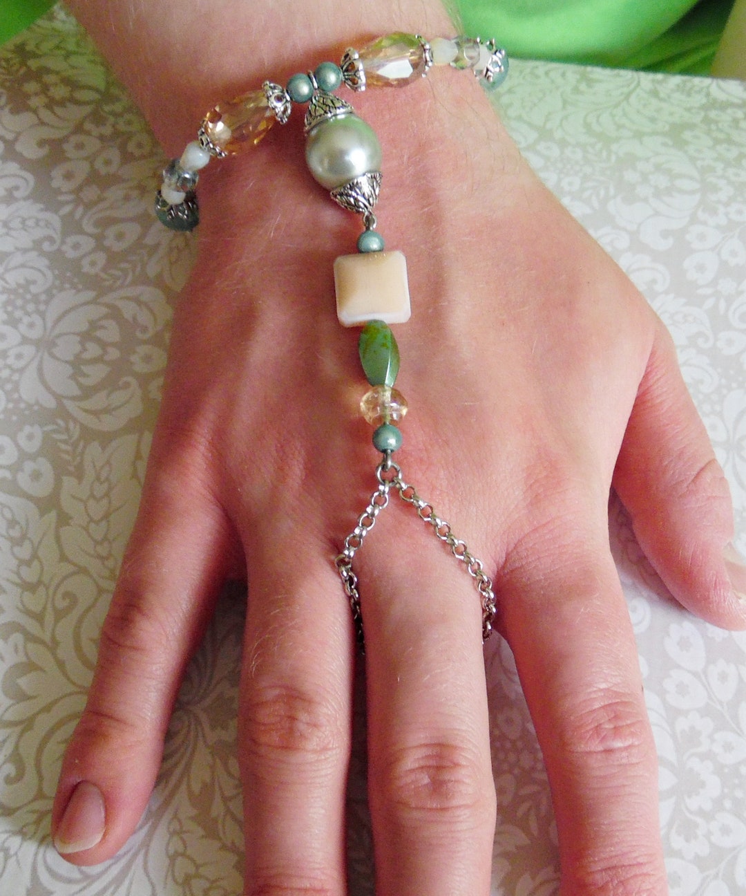 Pretty Finger Bracelet Hand Flower Belly Dancer Bracelet Hath Panja ...