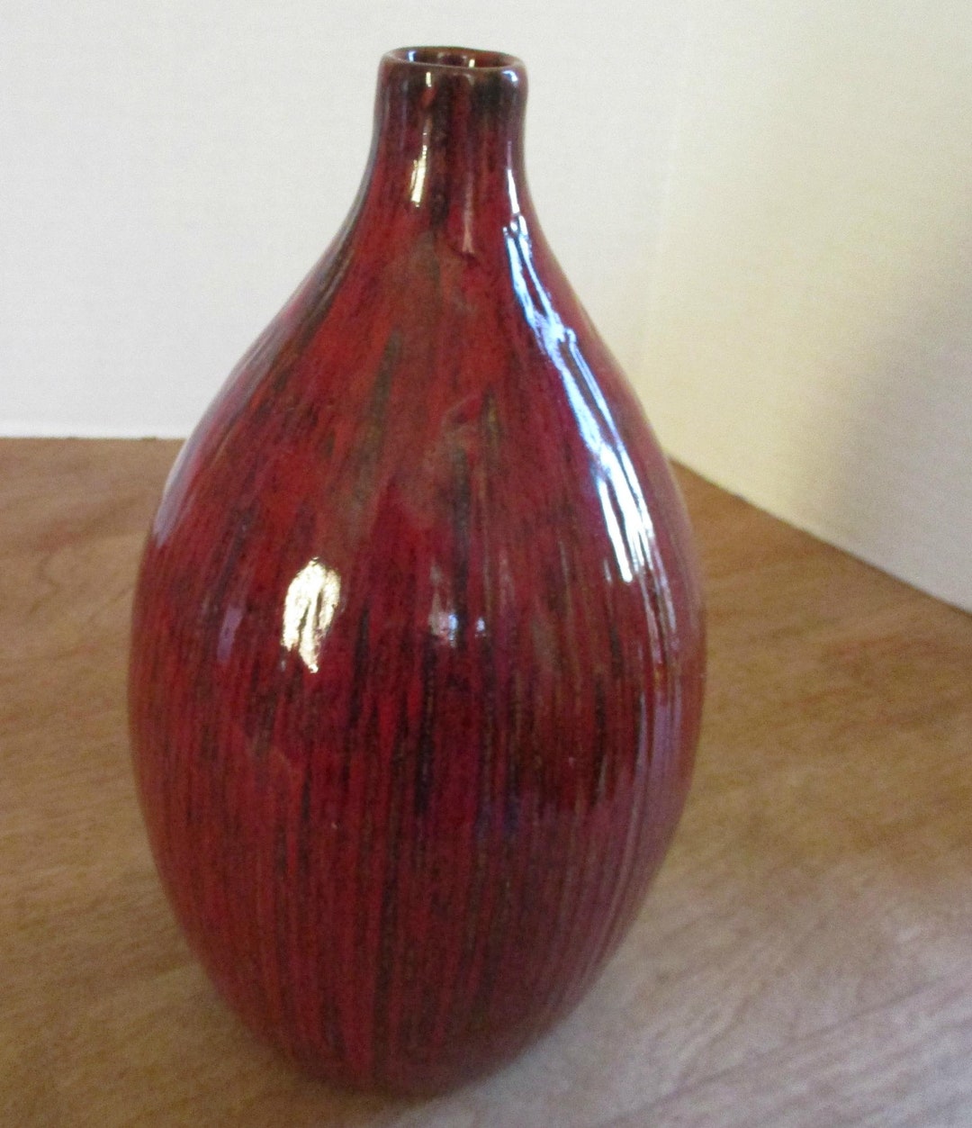 Red Vase With Raised Pattern and Green and Gold Accents - Etsy
