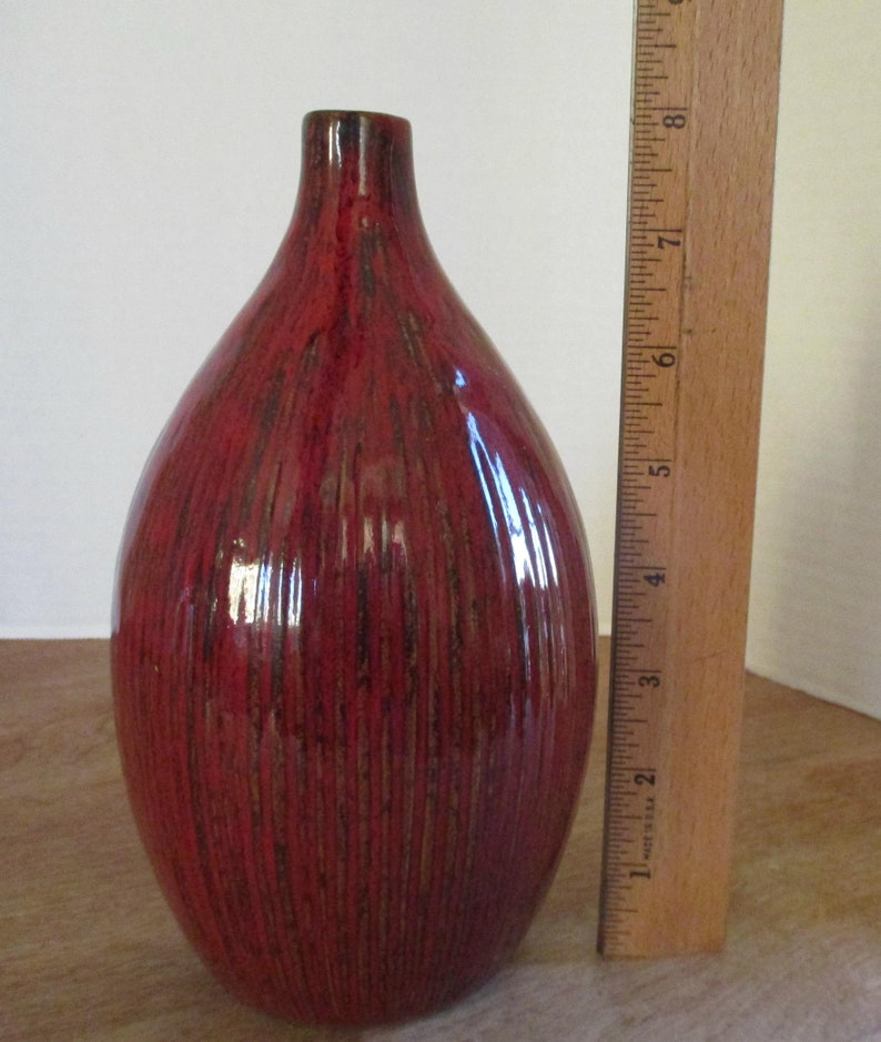 Red Vase With Raised Pattern and Green and Gold Accents - Etsy