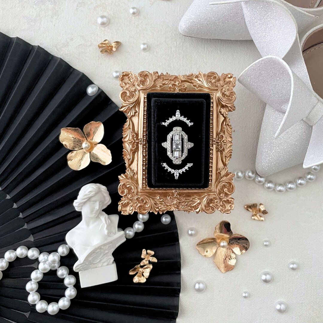 Flat Lay Prop Small Gold Frame & Mini Bust Statues for Wedding Styling ...