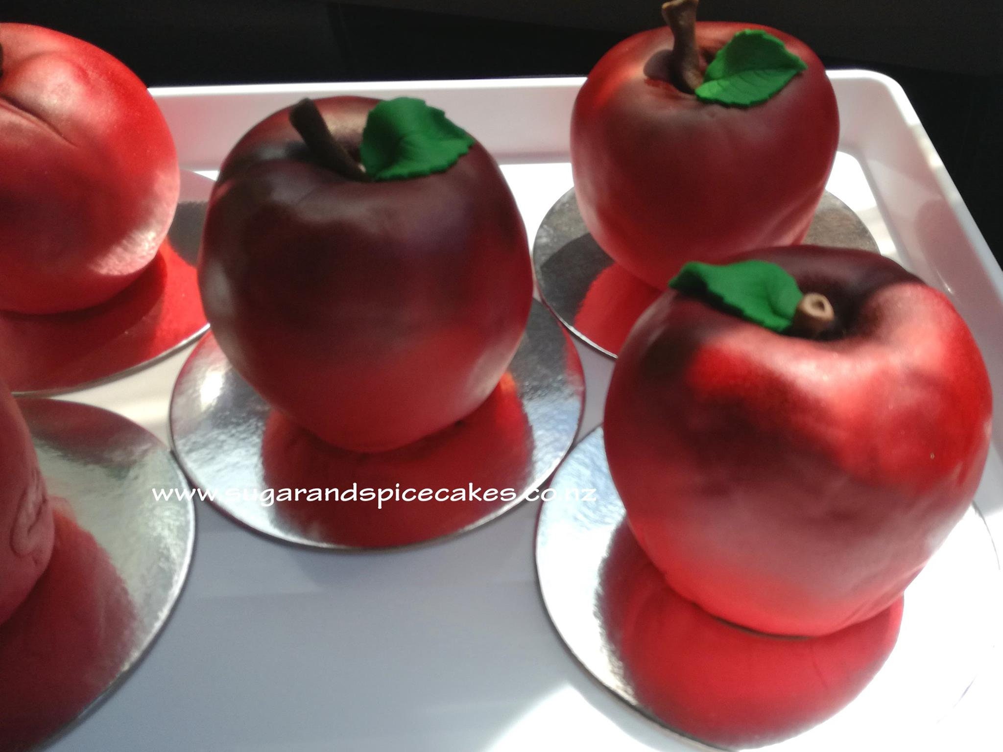 Tutorial: 3D Apple Cake, With My Best Delicious Chocolate Cake Recipe ...