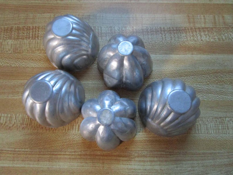 Vintage Lot of 5 Gelatin/jello Aspic Etc Molds - 2 Different Styles ...