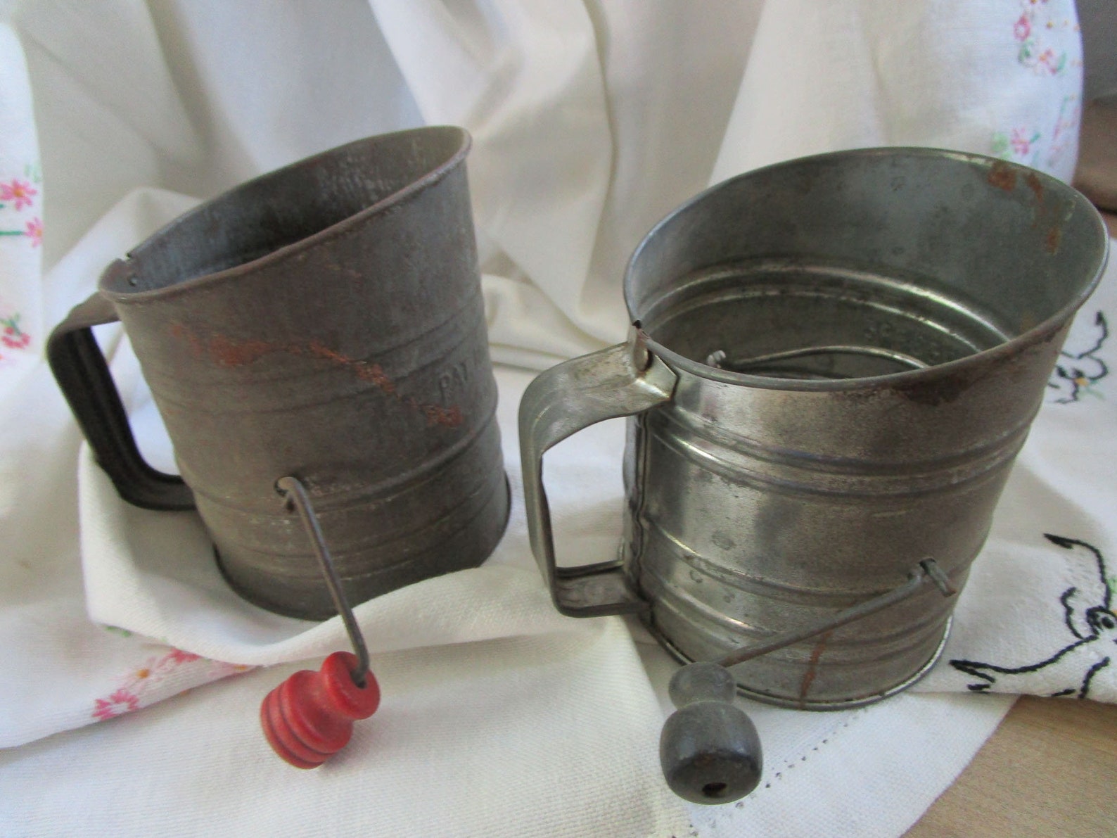 Vintage Americana PAIR Small Hand Held Sifters...one Red Wood - Etsy