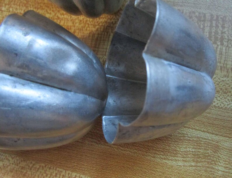 Vintage Lot of 5 Gelatin/jello Aspic Etc Molds - 2 Different Styles ...