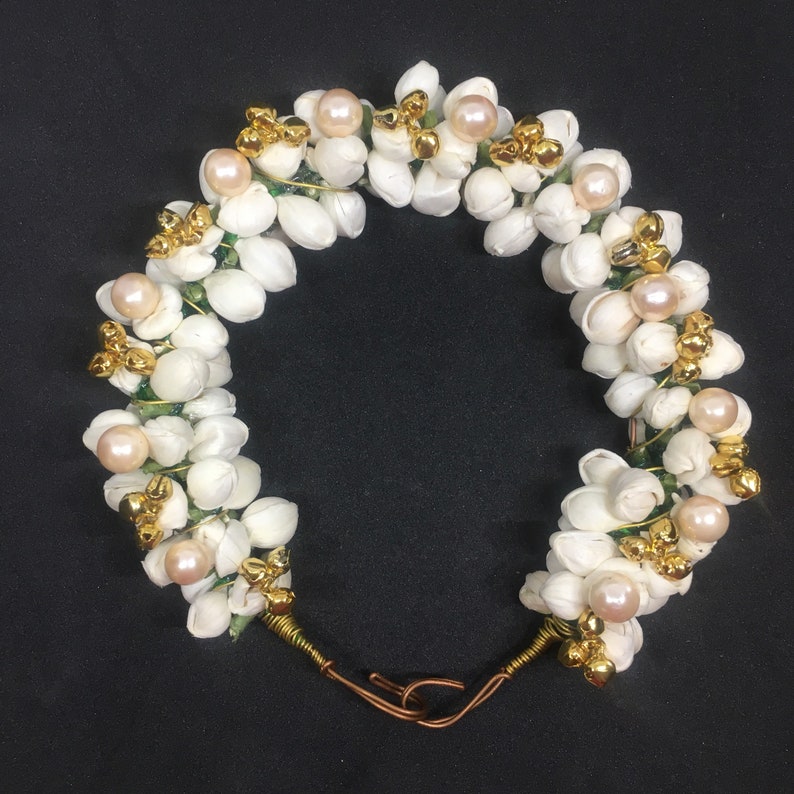 Mogra kali gajra with ghungroo and faux pearls hair gajra | Etsy